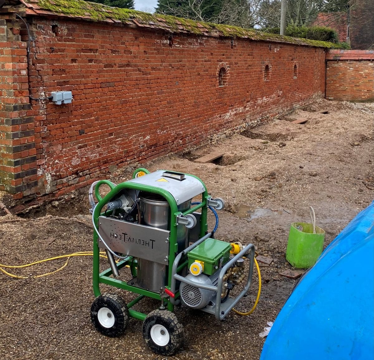 Specialists In Traditional Flintwork - Masters Brickwork & Stonemasonry